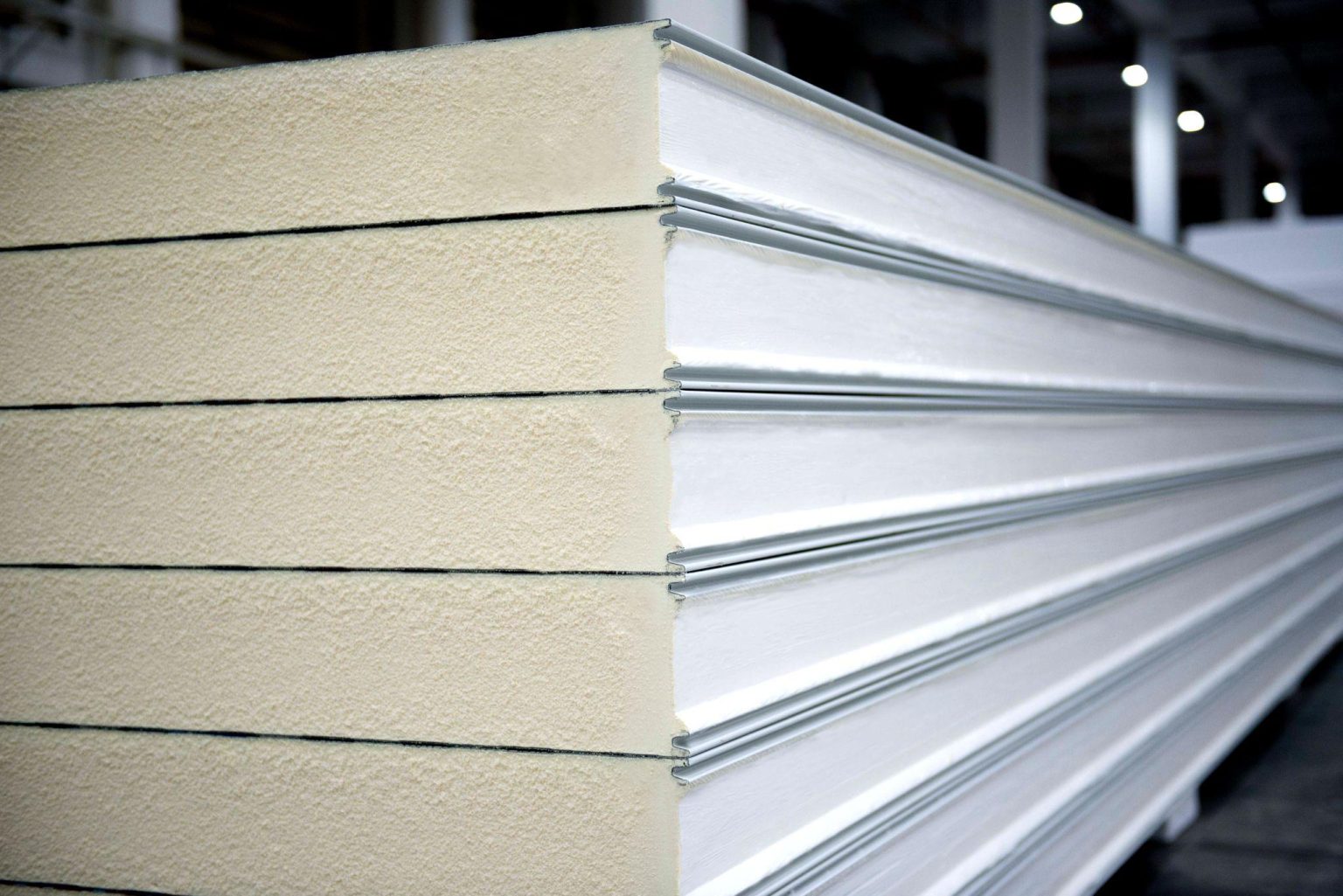 Sandwich Panel เพื่ออาคารปลอดภัยและประหยัดพลังงาน